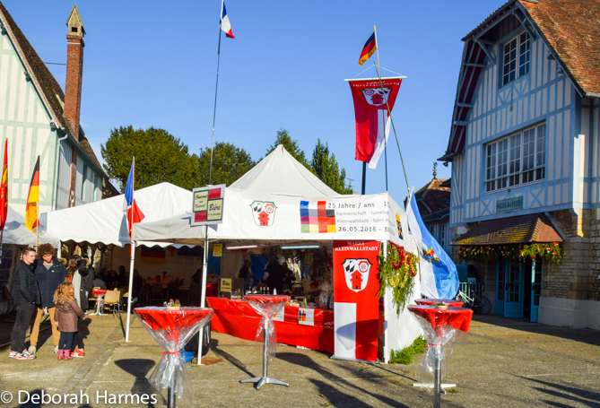 Marche de Noel (Christmas Fair) in Normandy, France | A Wanderful Life